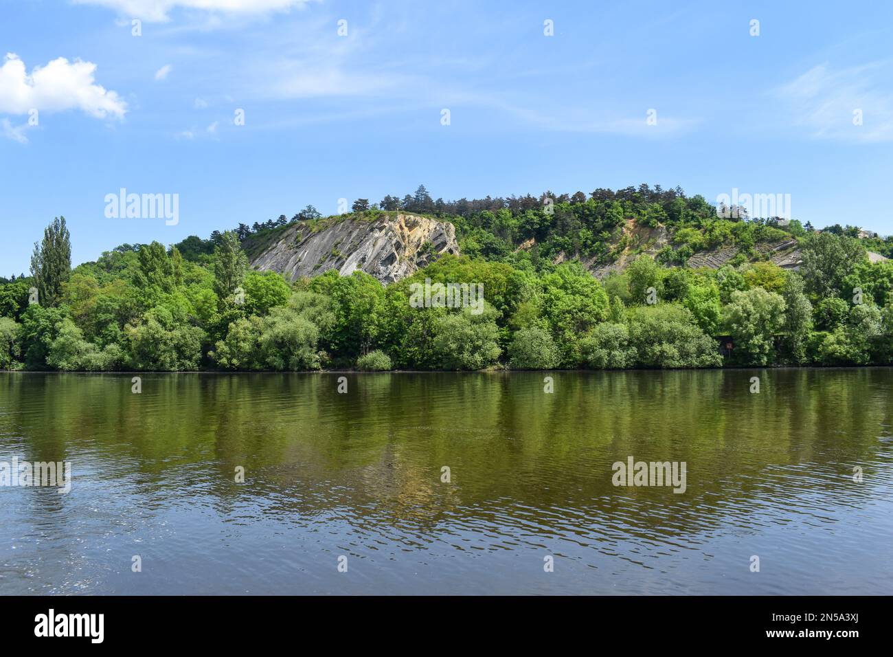 Green island on beautiful river hi-res stock photography and images - Alamy
