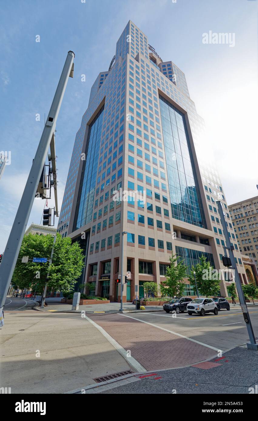 Pittsburgh Downtown: Granite-and-glass-clad Fifth Avenue Place, with ...