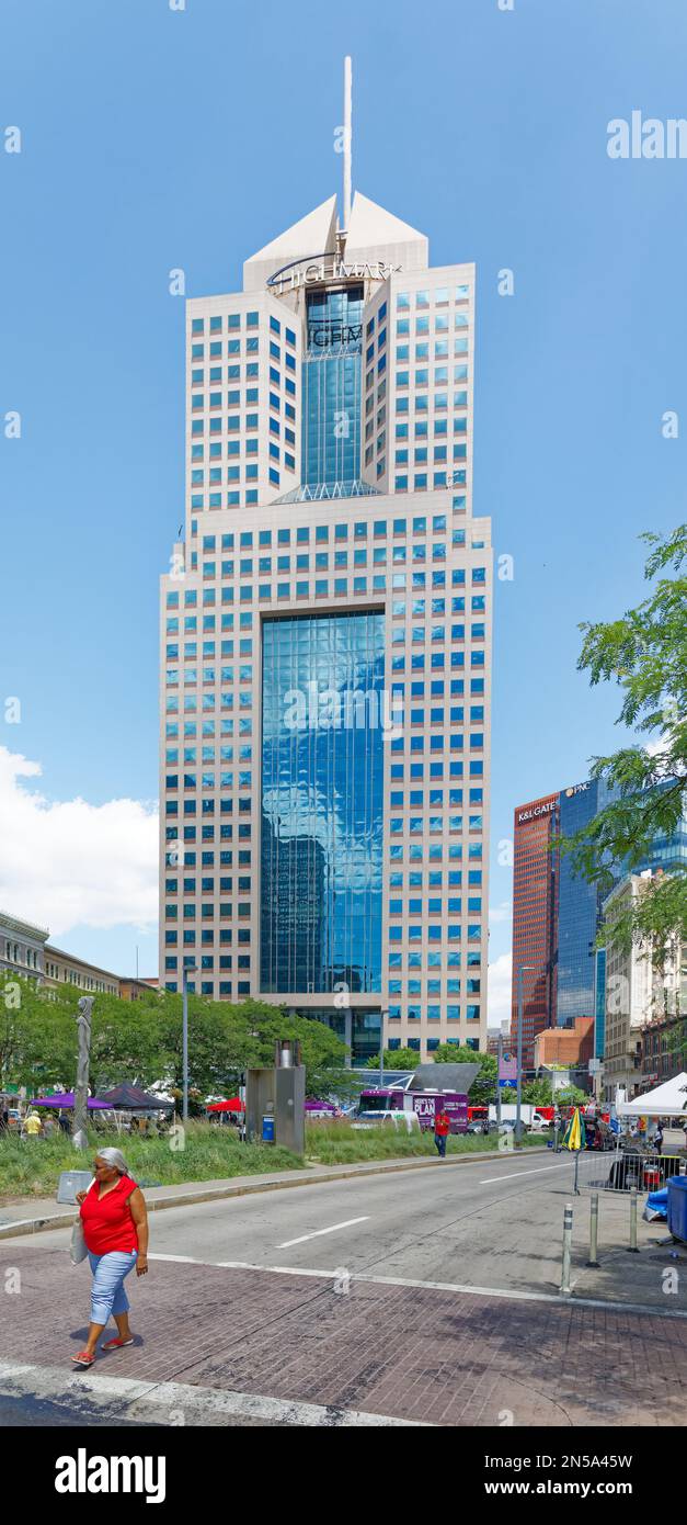 Pittsburgh Downtown: Granite-and-glass-clad Fifth Avenue Place, with ...