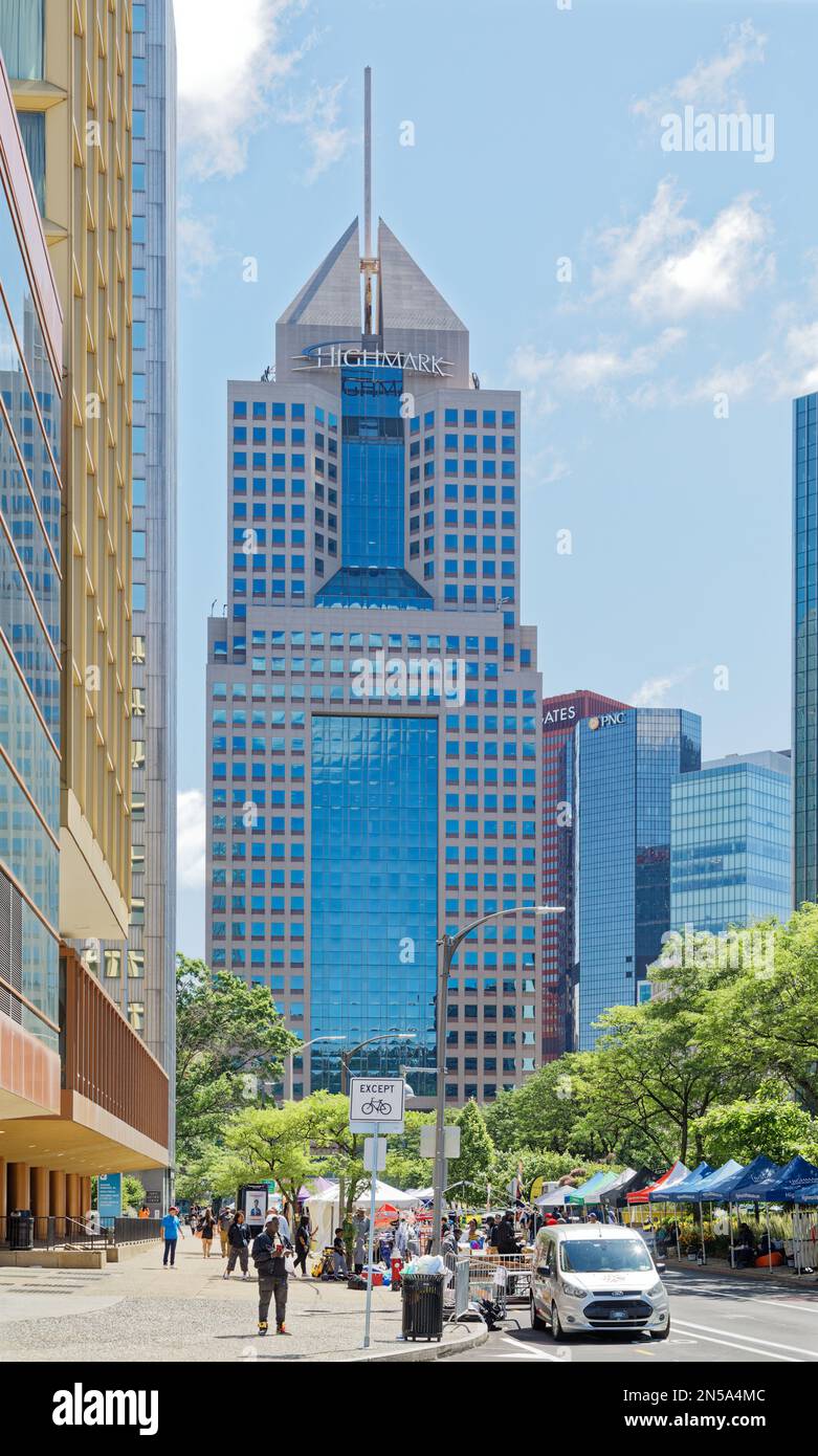 Pittsburgh Downtown: Granite-and-glass-clad Fifth Avenue Place, with ...