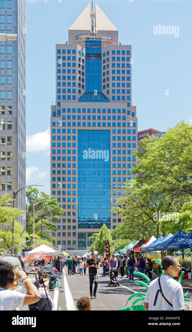 Pittsburgh Downtown: Granite-and-glass-clad Fifth Avenue Place, with ...