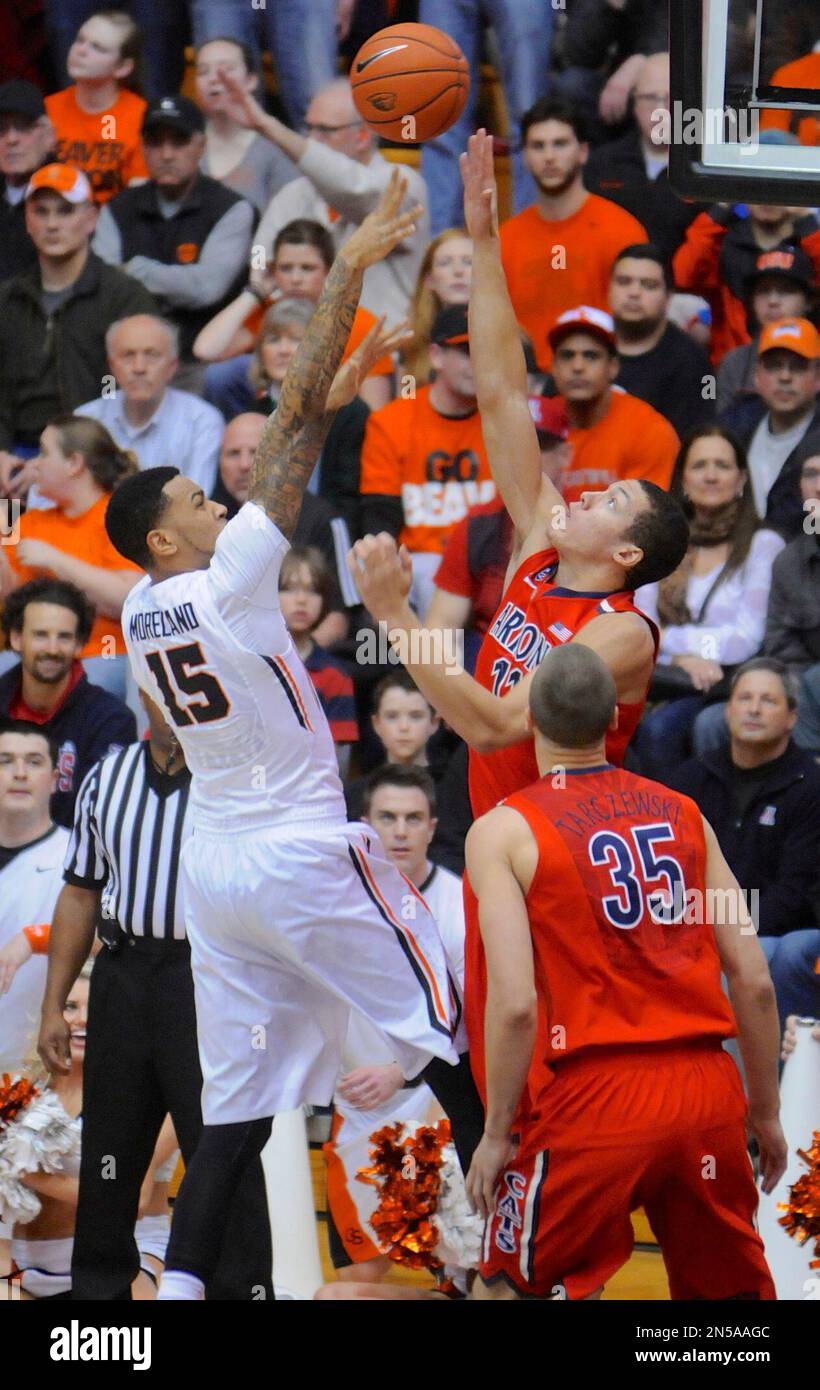 Arizona's Nick Johnson (13) defends a shot against Oregon State's Eric ...