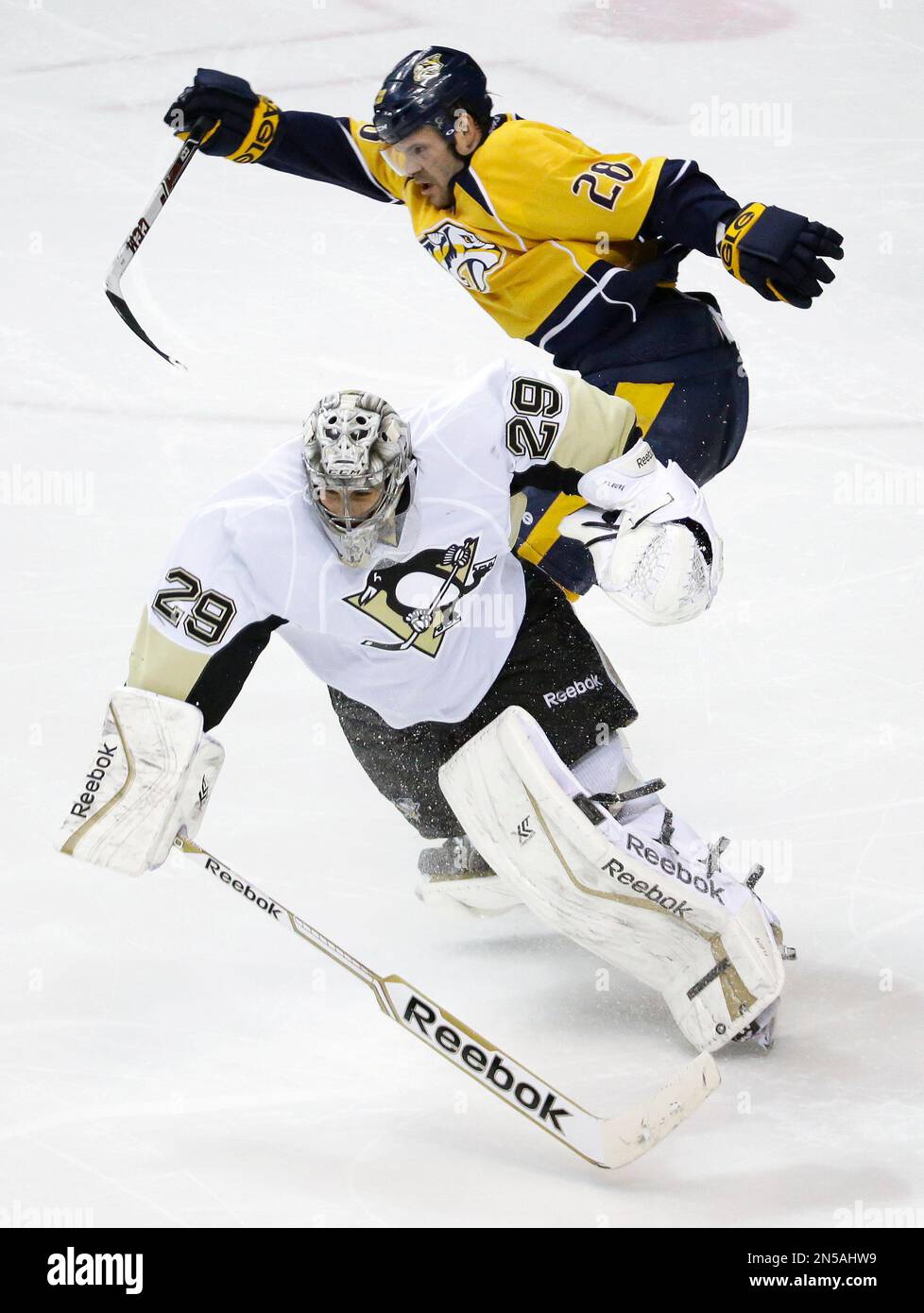 Nashville Predators forward Paul Gaustad (28) collides with Pittsburgh ...