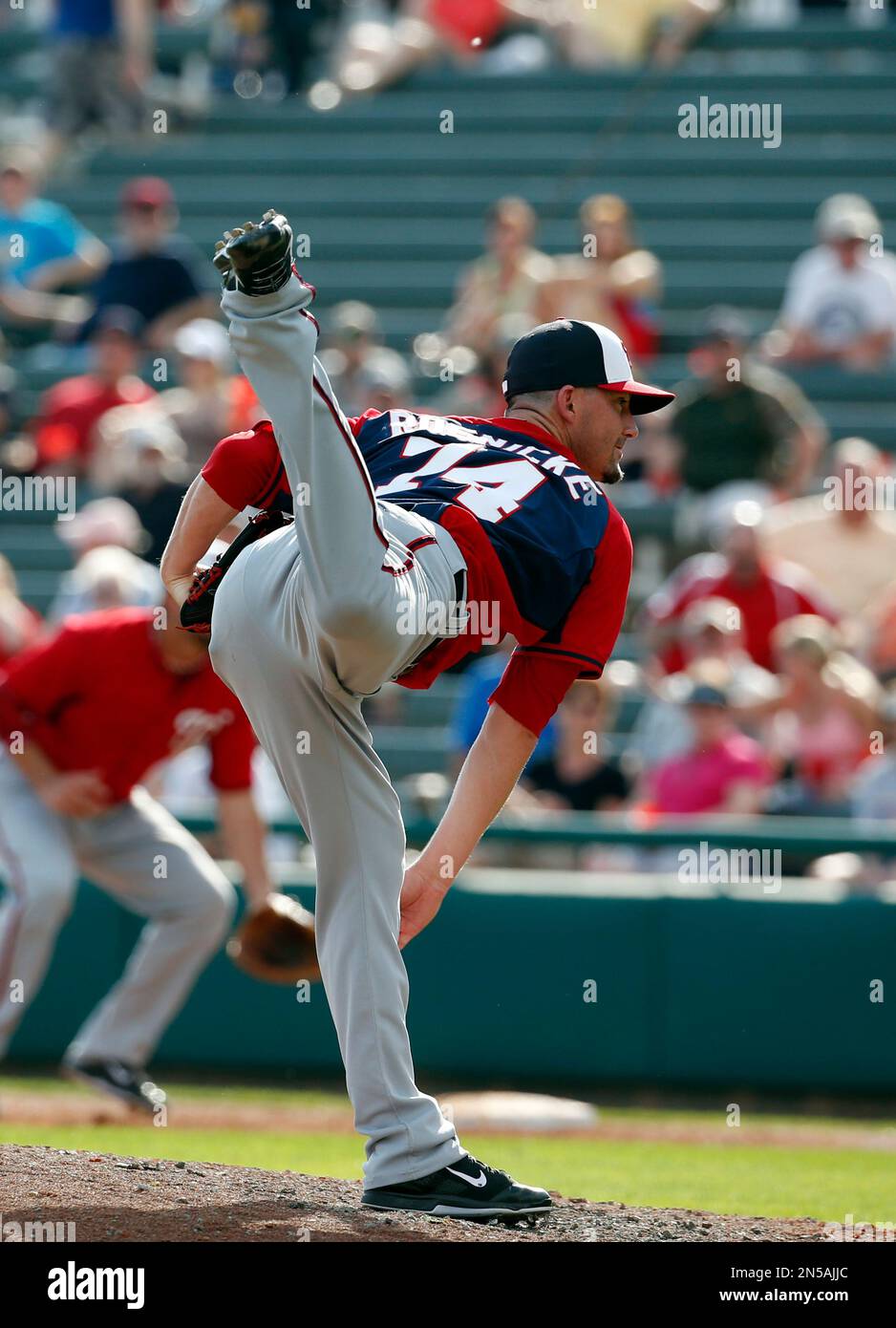 Washington Nationals relief pitcher Josh Roenicke (74) throws in a ...