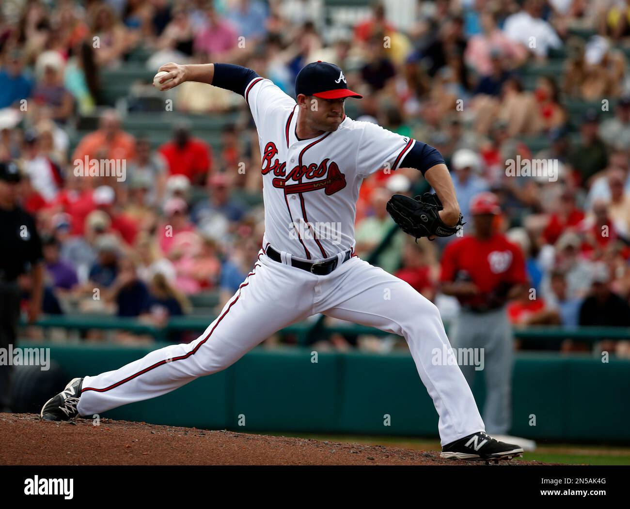 Atlanta Braves relief pitcher Cory Gearrin (53) throws in a spring ...