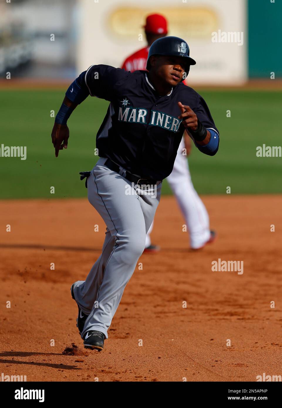 Seattle Mariners Burt Reynolds runs during an exhibition baseball game ...