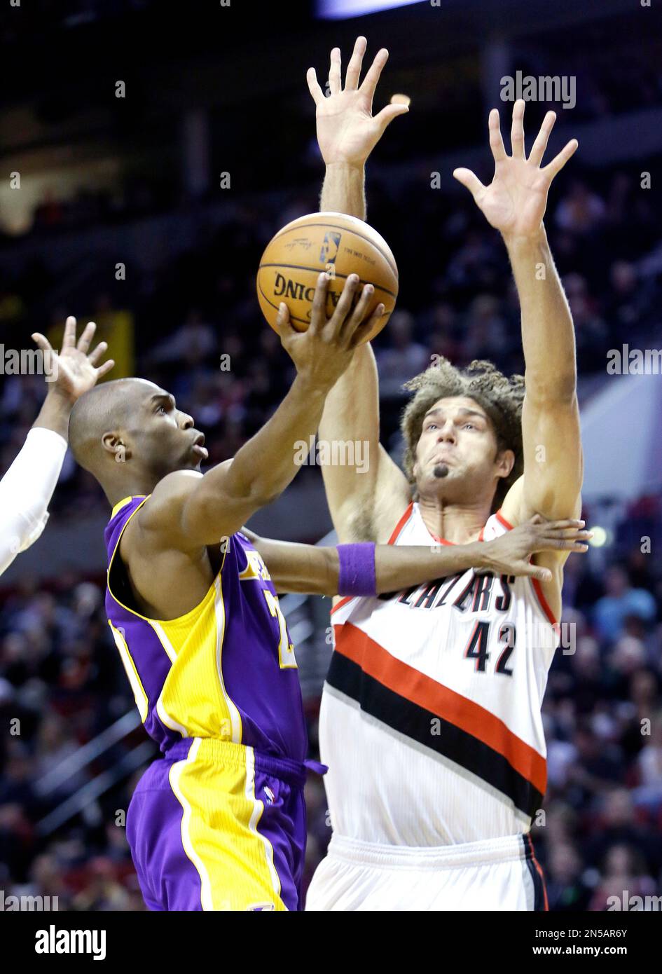 Los Angeles Lakers guard Jodie Meeks, left, goes to the hoop against ...
