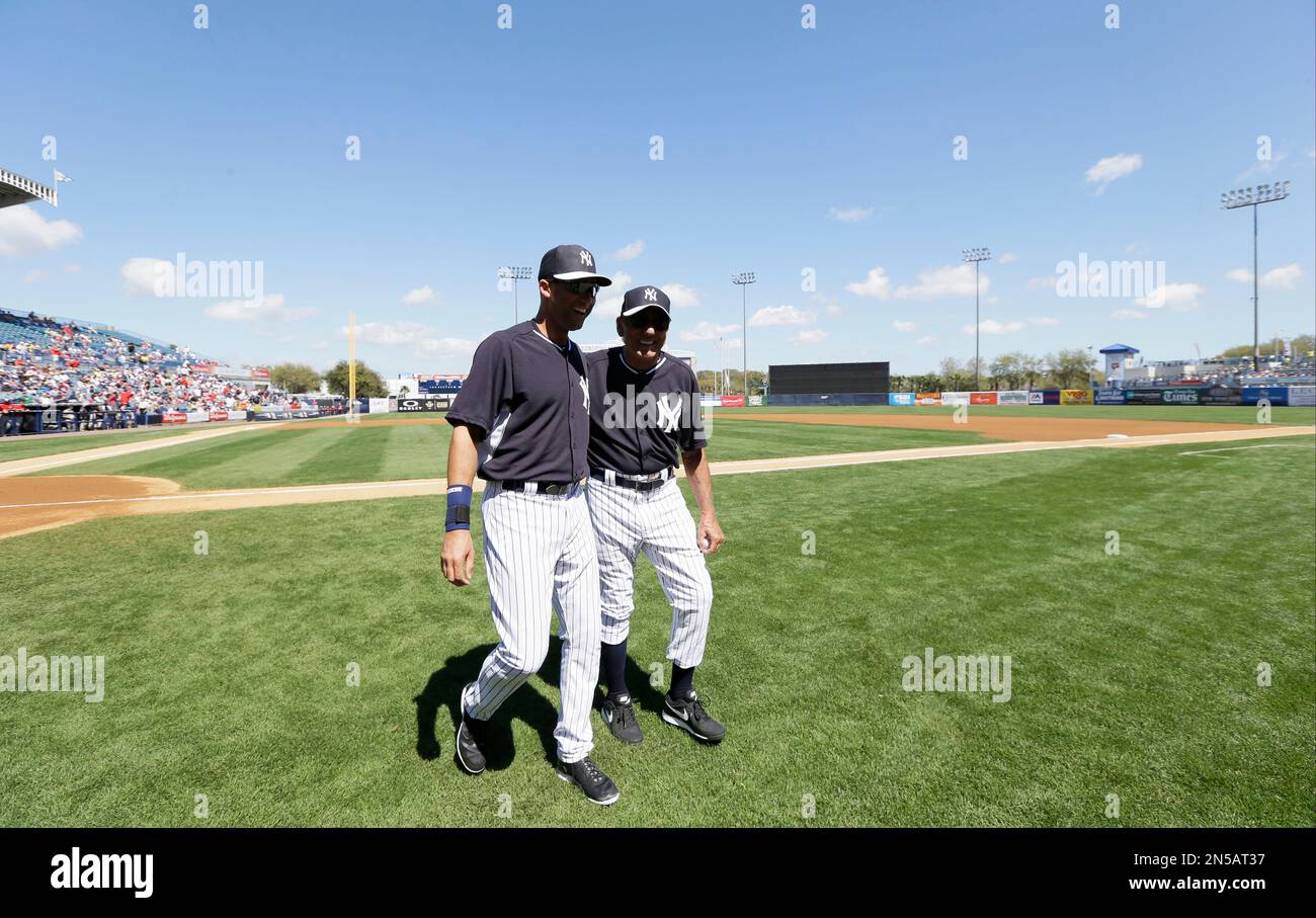 Former New York Jets quarterback Joe Namath walks off the field with ...