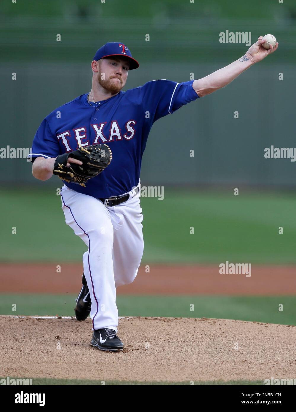 Texas Rangers' Robbie Ross throws a warm up pitch during a spring ...
