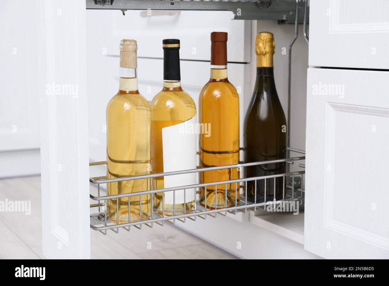 Open champagne bottles hi-res stock photography and images - Alamy