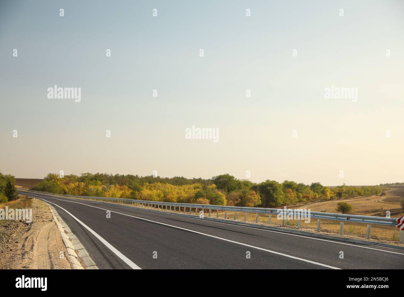 Beautiful empty asphalt freeway motorway hi-res stock photography and ...
