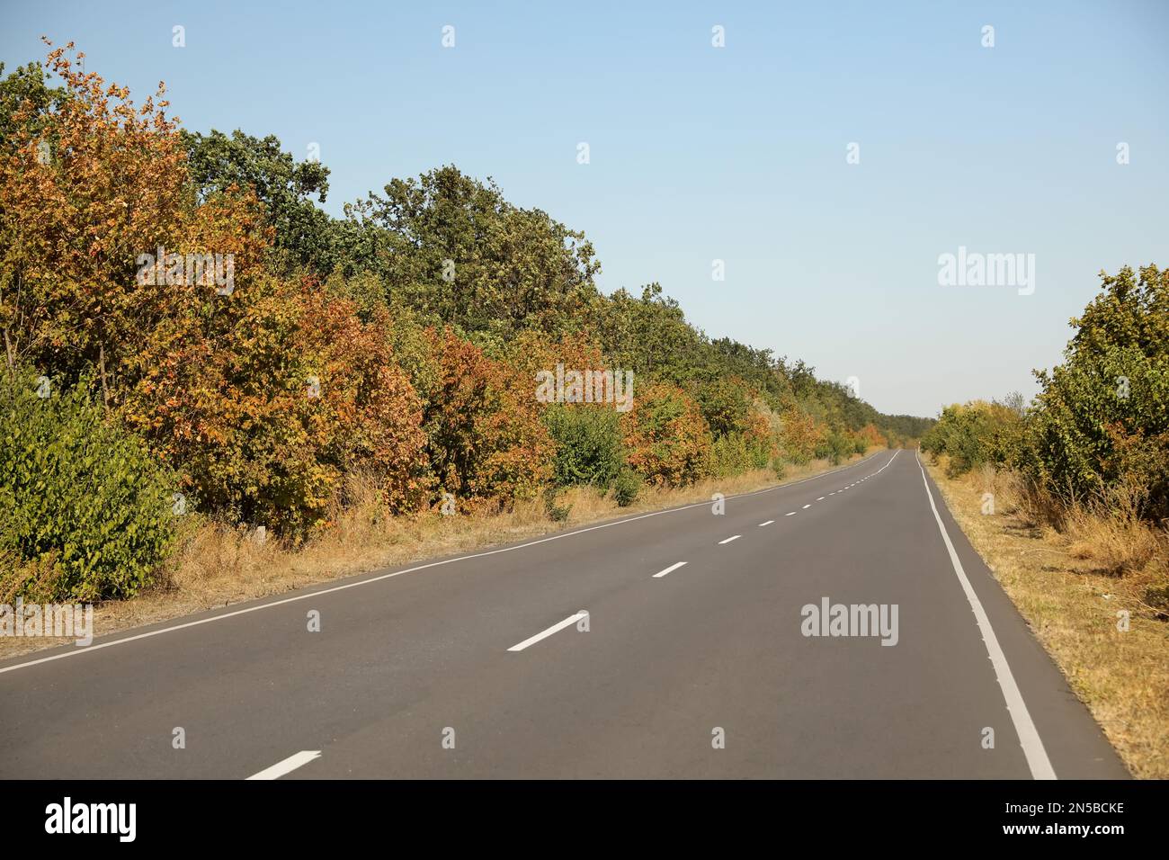 Beautiful empty asphalt freeway motorway hi-res stock photography and ...
