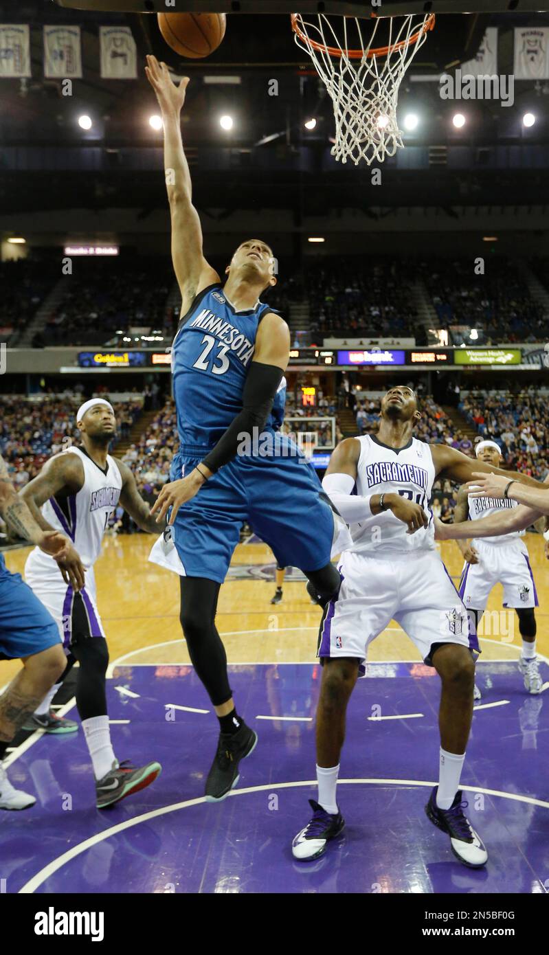 Minnesota Timberwolves guard Kevin Martin, center, goes to the basket ...