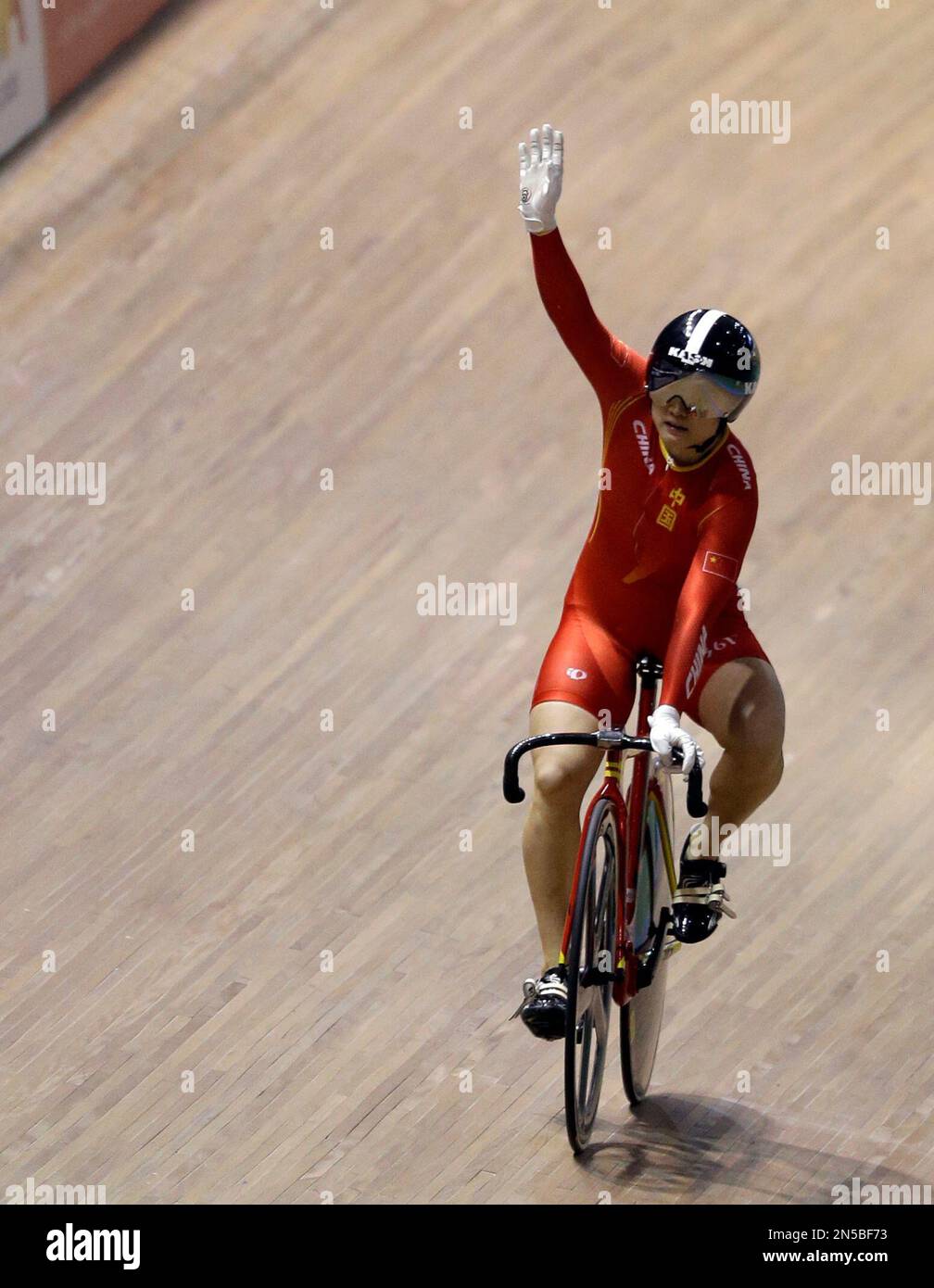 China's Junhong Lin celebrates after winning the bronze medal in the ...
