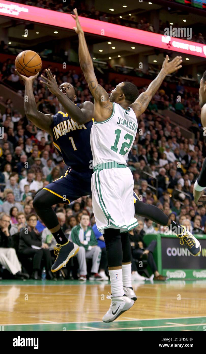 Indiana Pacers shooting guard Lance Stephenson (1) shoots against the ...