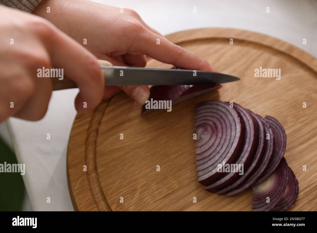 Young woman cutting red onion hi-res stock photography and images - Alamy