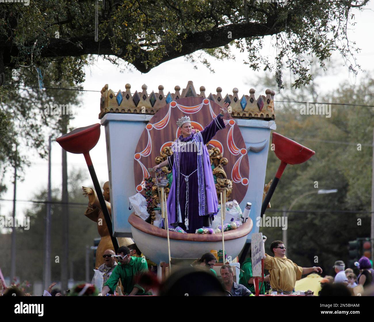 The King of the Tucks Mardi Gras parade marches through the streets of ...