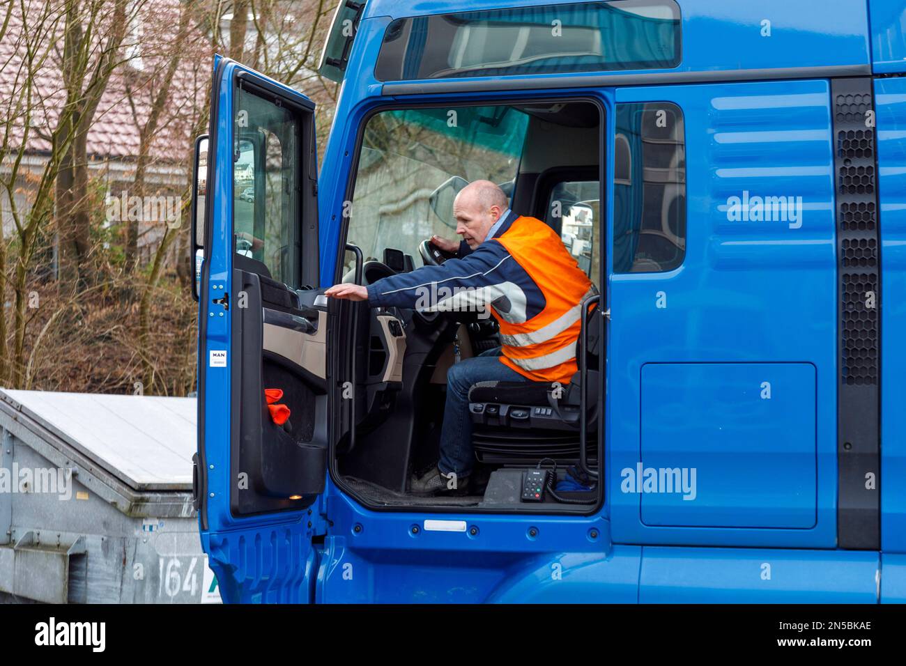 Long distance driver truck hi-res stock photography and images - Alamy