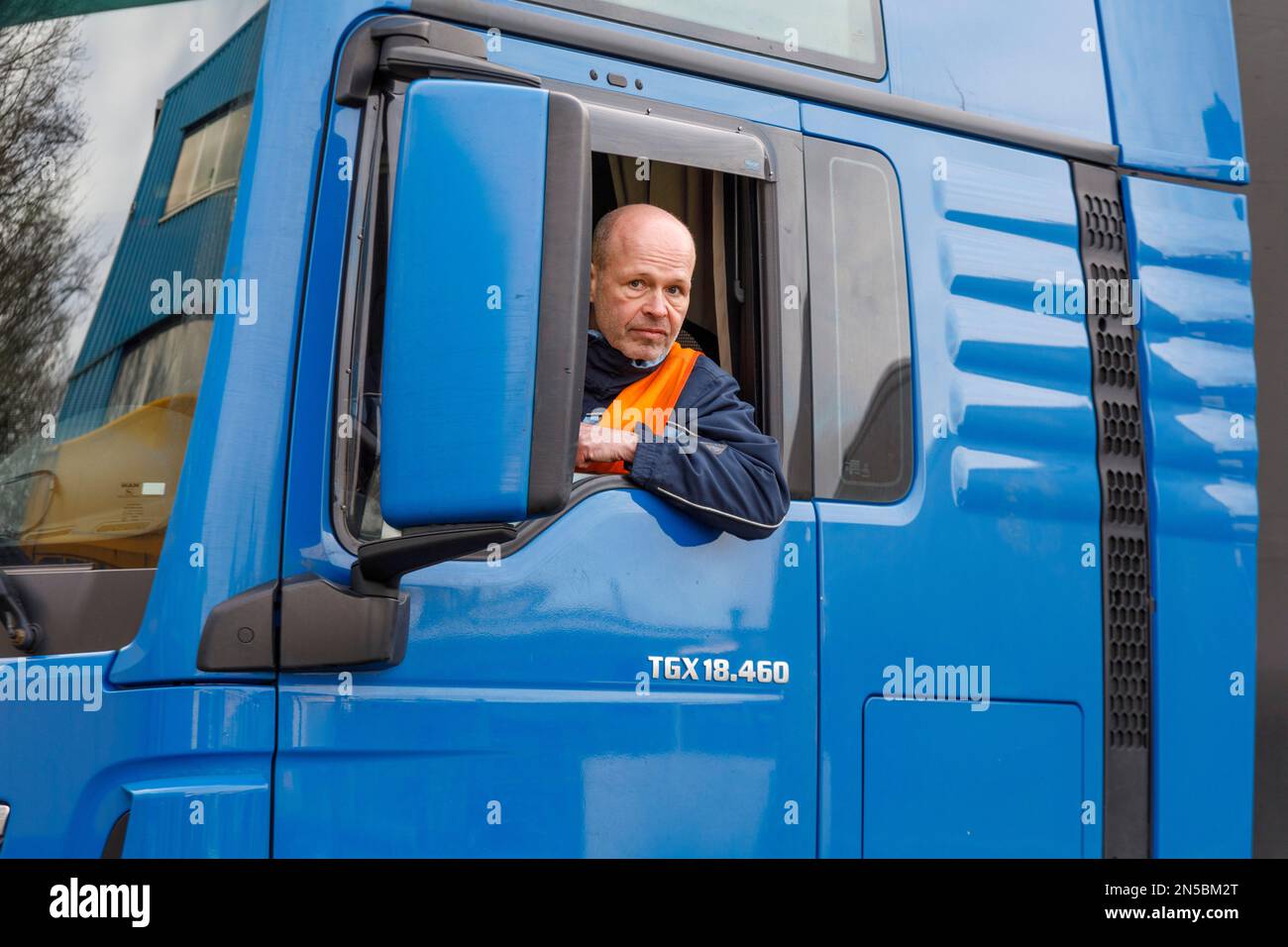 Professional driver when manoeuvring, reversing, truck in long-distance ...