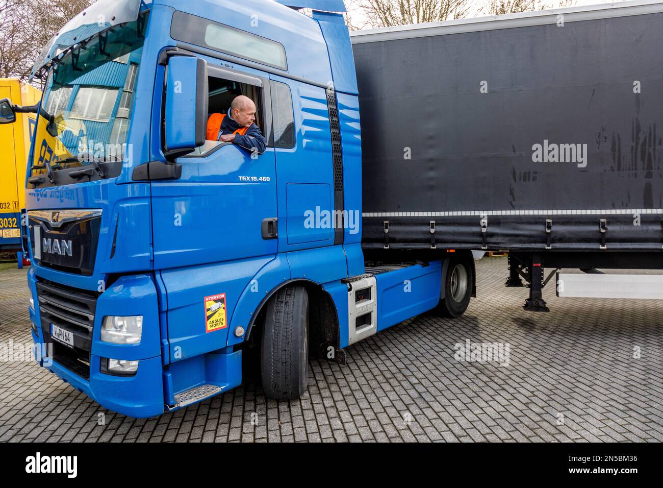Professional driver when manoeuvring, reversing, truck in long-distance ...