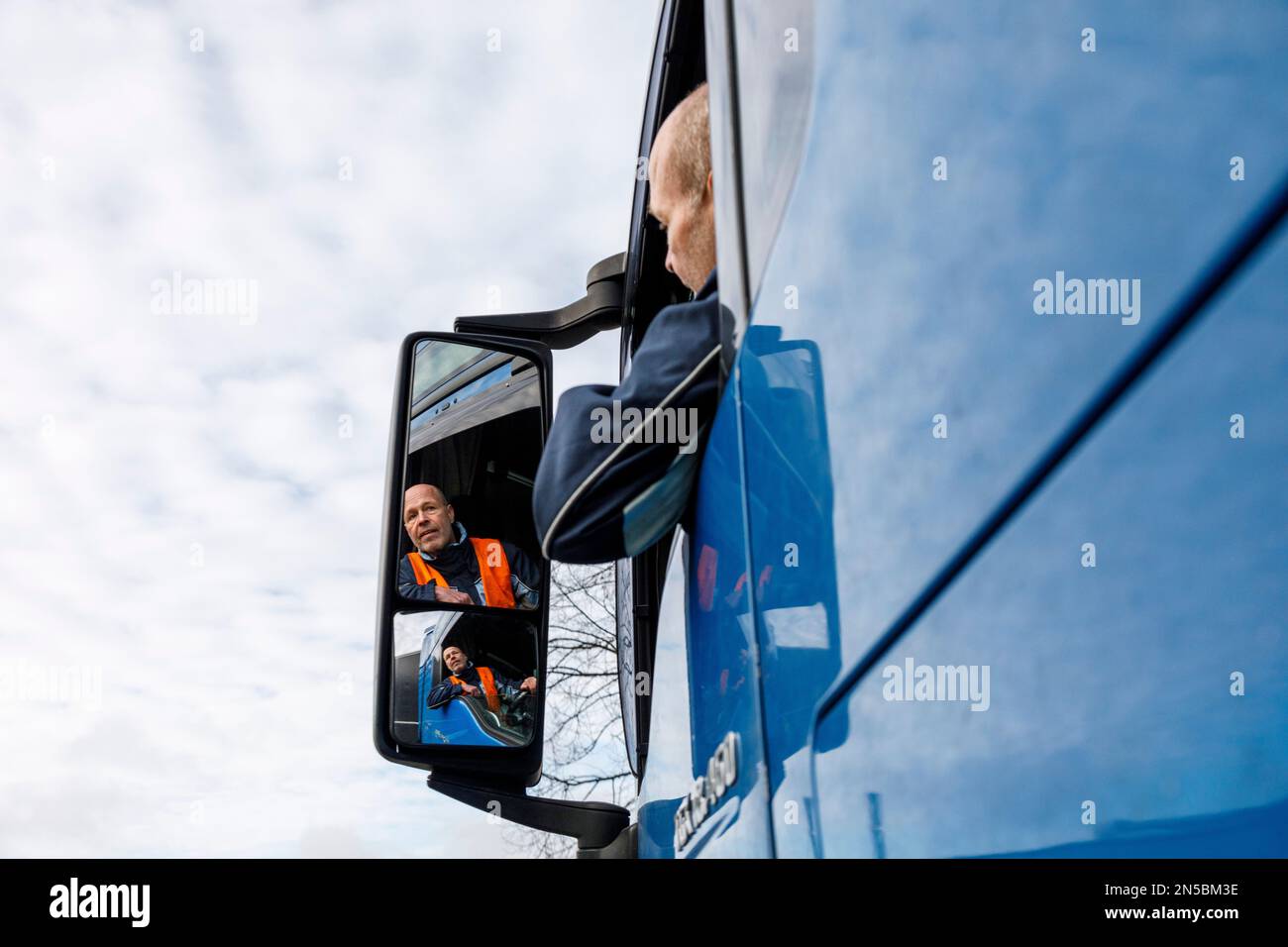Professional driver when manoeuvring, reversing, truck in long-distance transport Stock Photo ...