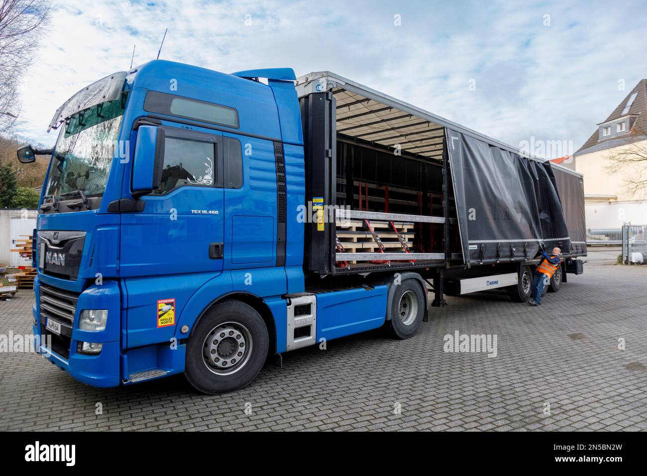 Professional truck drivers hi-res stock photography and images - Alamy