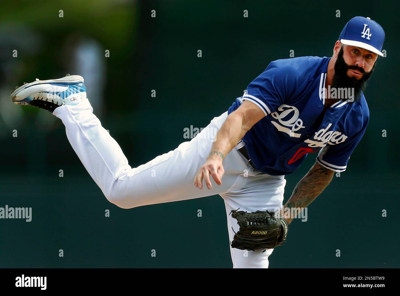 Los Angeles Dodgers pitcher Brian Wilson throws against the Chicago ...