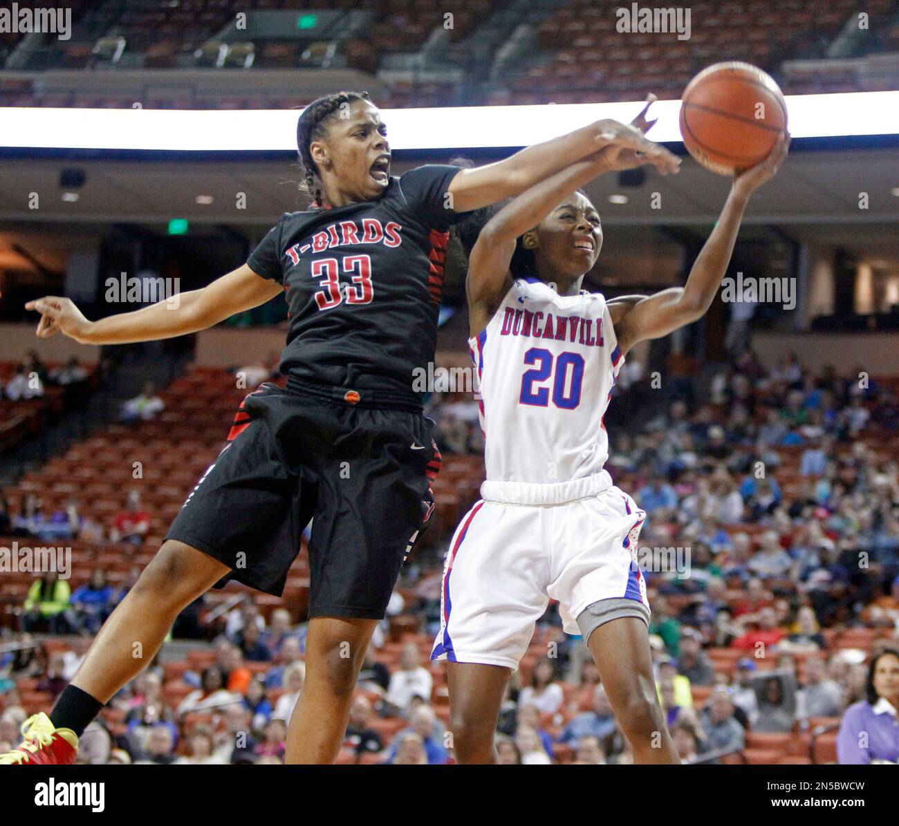 Duncanville guard Tasia Foman (20) lays the ball up against San Antonio ...