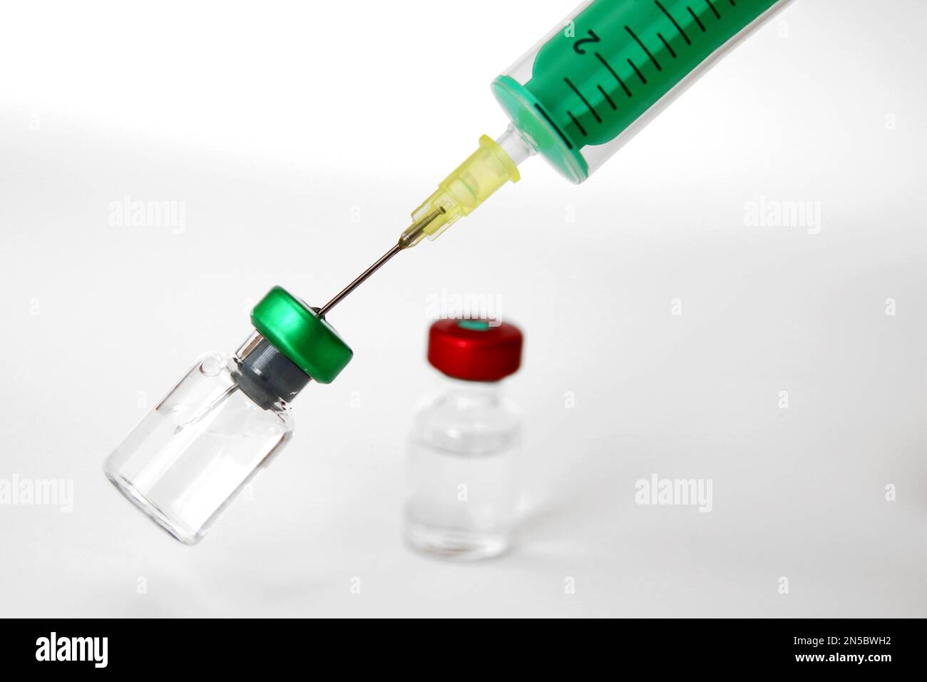 draw up the syringe Stock Photo - Alamy