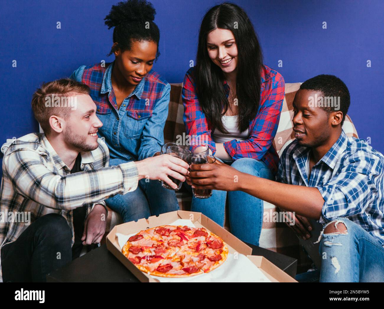 Woman home baked food friends hi-res stock photography and images - Alamy