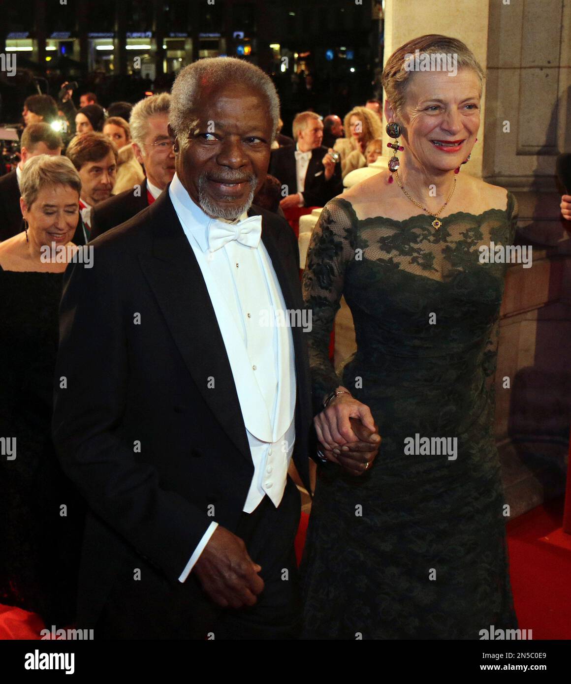 Former U.N. Secretary-General Kofi Annan and his wife Nane Annan arrive ...