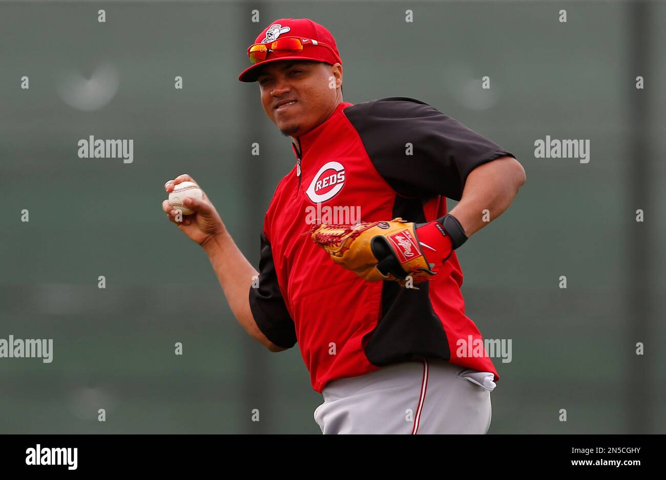 Cincinnati Reds relief pitcher Alfredo Simon throws during spring ...