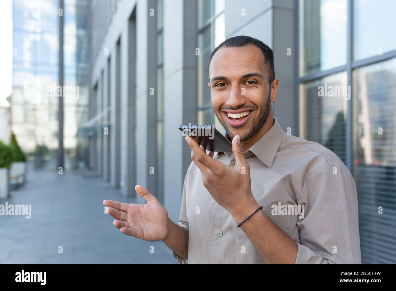 Office work loud talking phone hi-res stock photography and images - Alamy