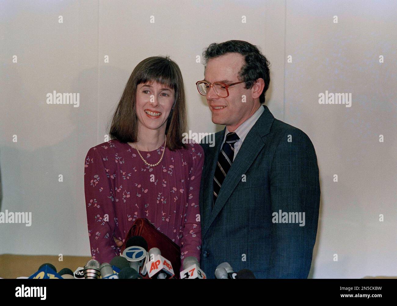 Elizabeth and William Stern are shown at the Bergen County Courthouse ...