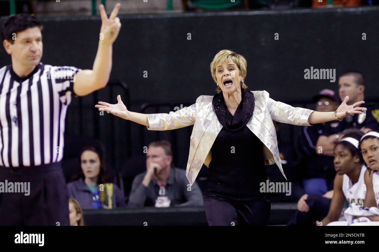 Baylor head coach Kim Mulkey, right, reacts to a call by referee Roy ...
