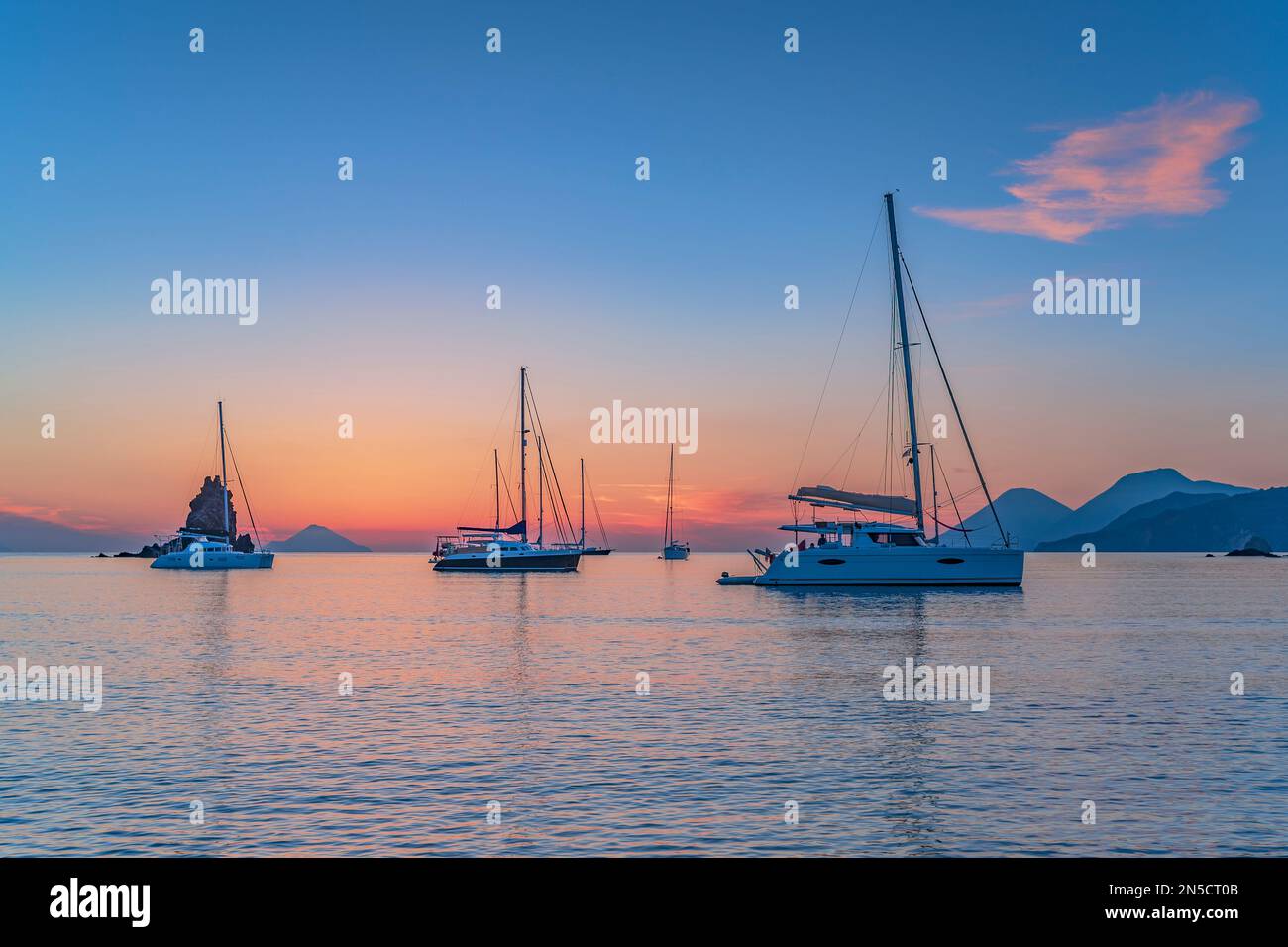 Black sands beach vulcano hi-res stock photography and images - Alamy