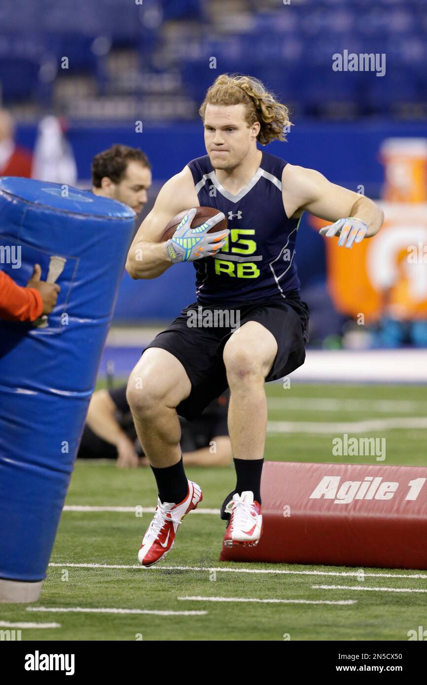 Stanford running back Ryan Hewitt runs a drill at the NFL football ...