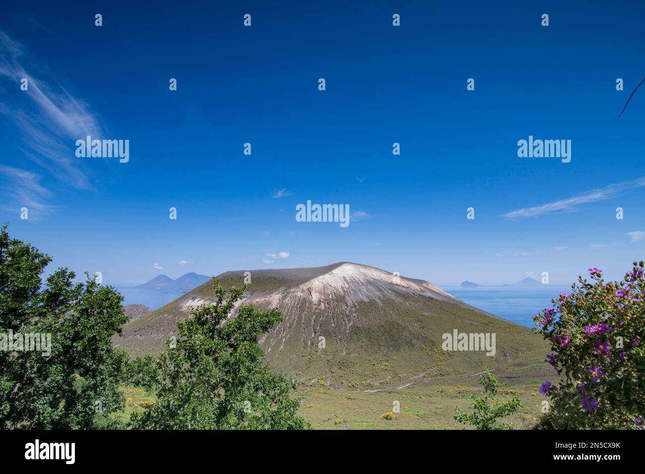 Volcanic islands italy hi-res stock photography and images - Alamy