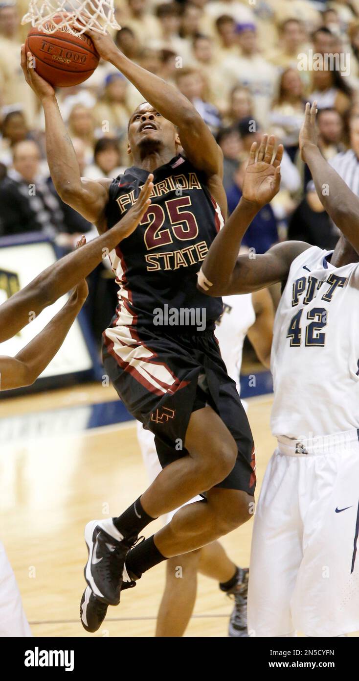 Florida State's Aaron Thomas (25) shoots in front of Pittsburgh's Talib ...