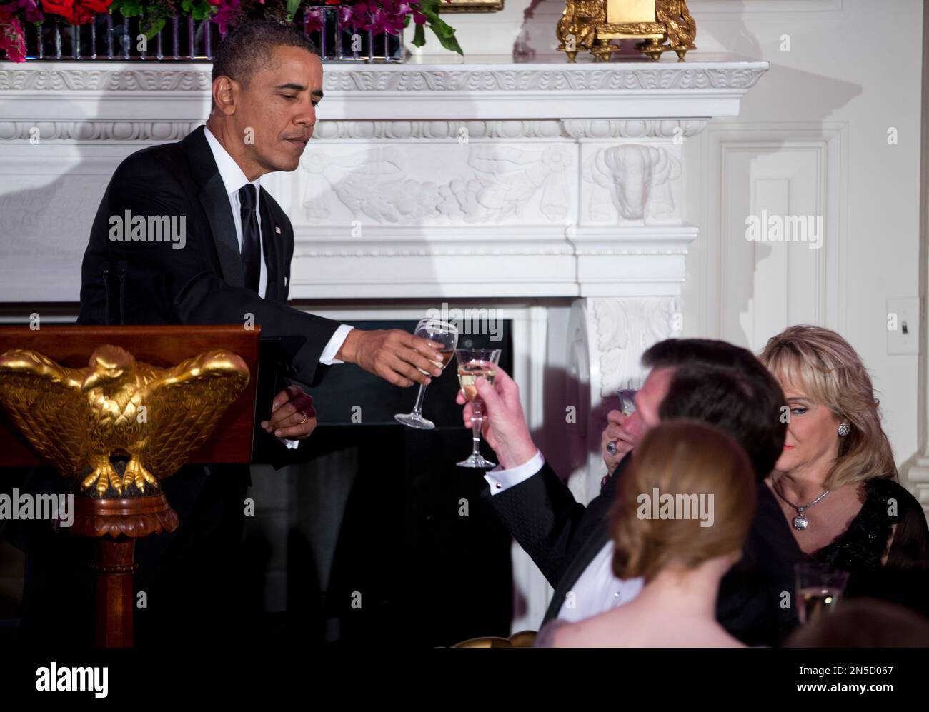 President Barack Obama toasts after delivering remarks during a dinner ...