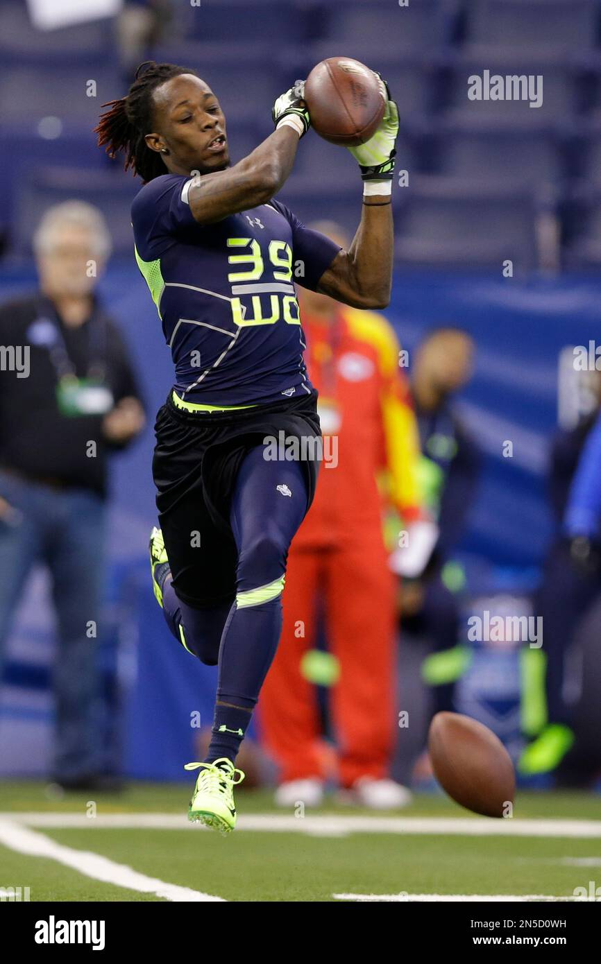 Baylor wide receiver Tevin Reese makes a catch during a drill at the ...
