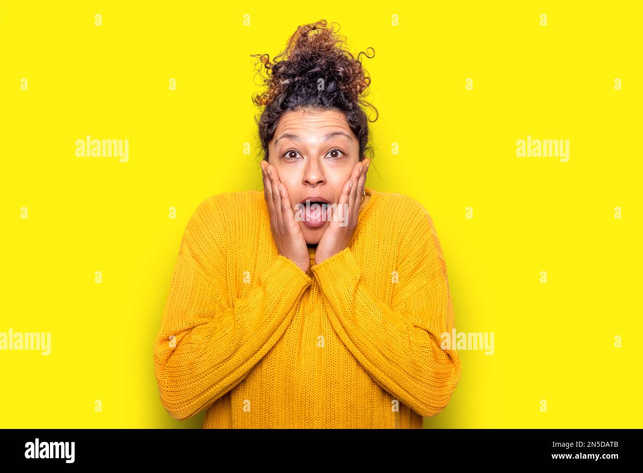 Surprised and stunned face hi-res stock photography and images - Alamy