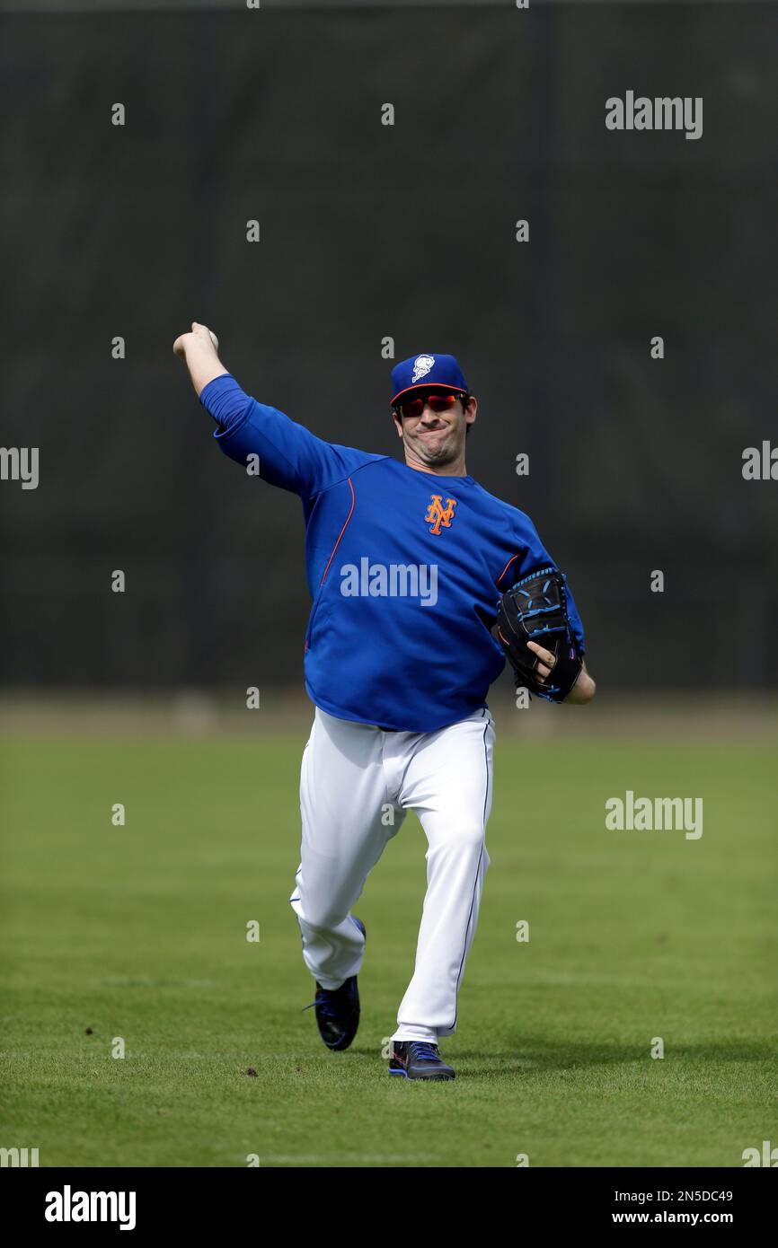 New York Mets pitcher Matt Harvey plays catch during spring training ...