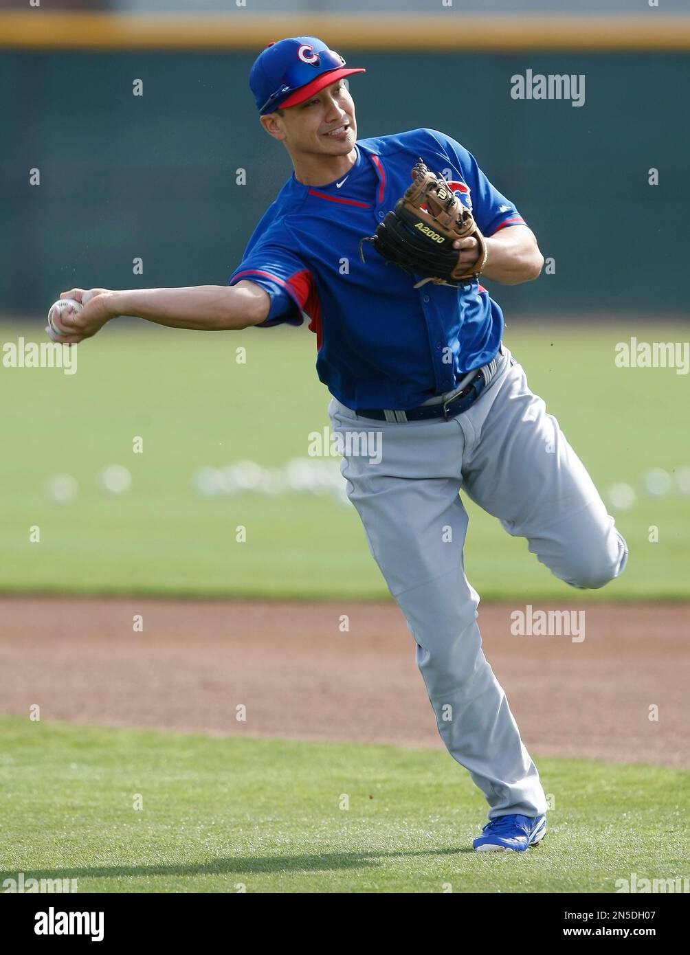 Chicago Cubs second baseman Darwin Barney (15) flips the ball to ...