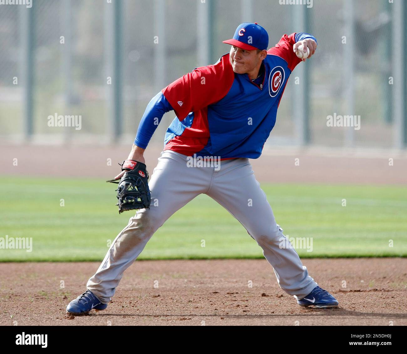 Chicago Cubs first baseman Anthony Rizzo (44) throws the ball to second ...