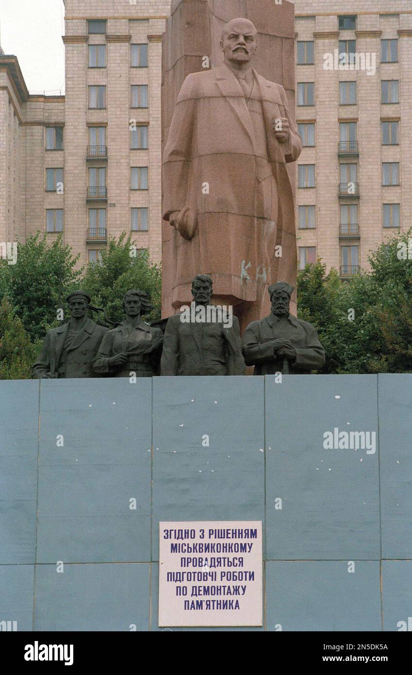 This is Lenin's Monument in Kiev, Ukraine, shown Aug. 31, 1991. (AP ...
