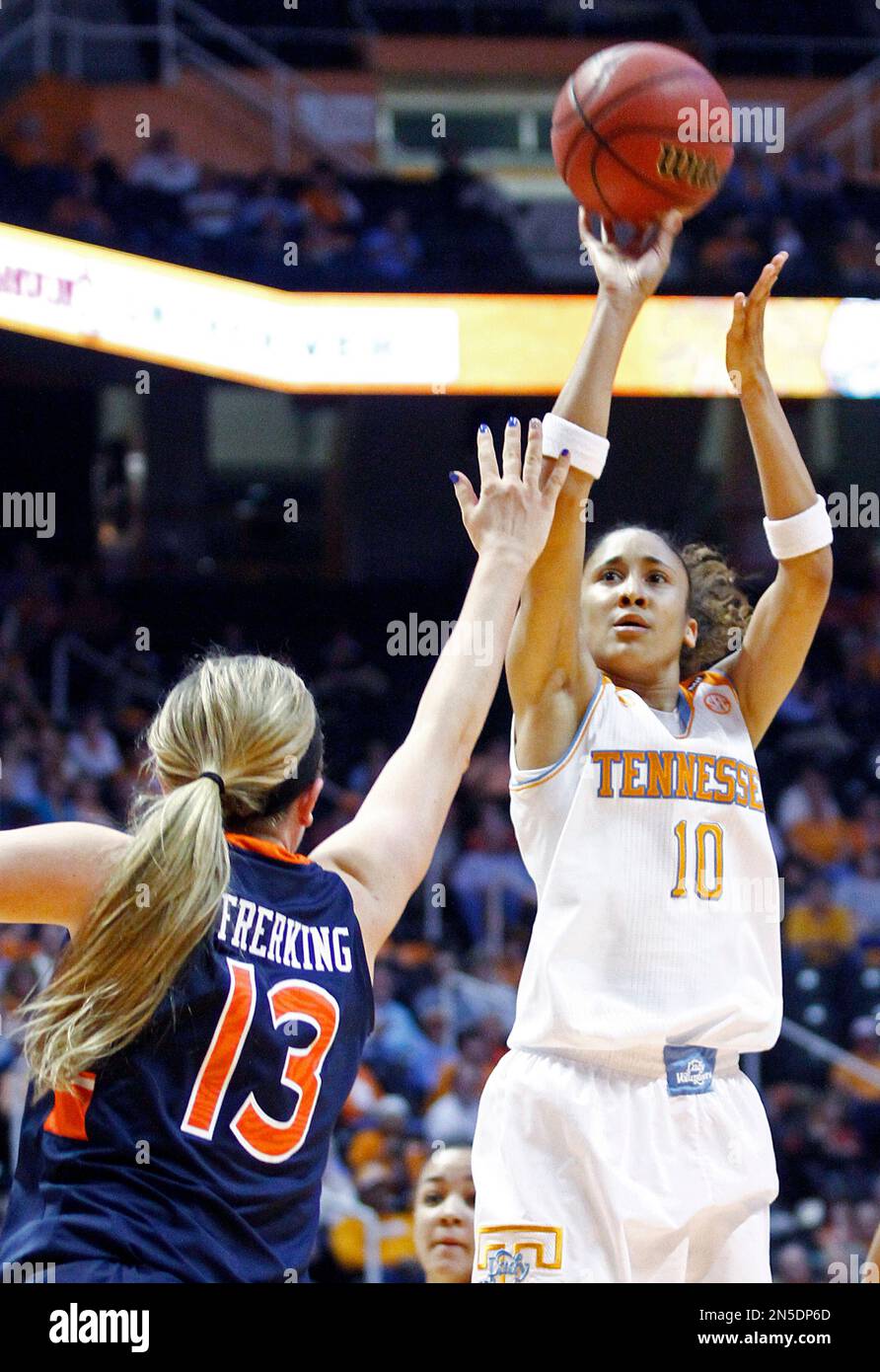 Tennessee guard Meighan Simmons (10) shoots over Auburn guard/forward ...
