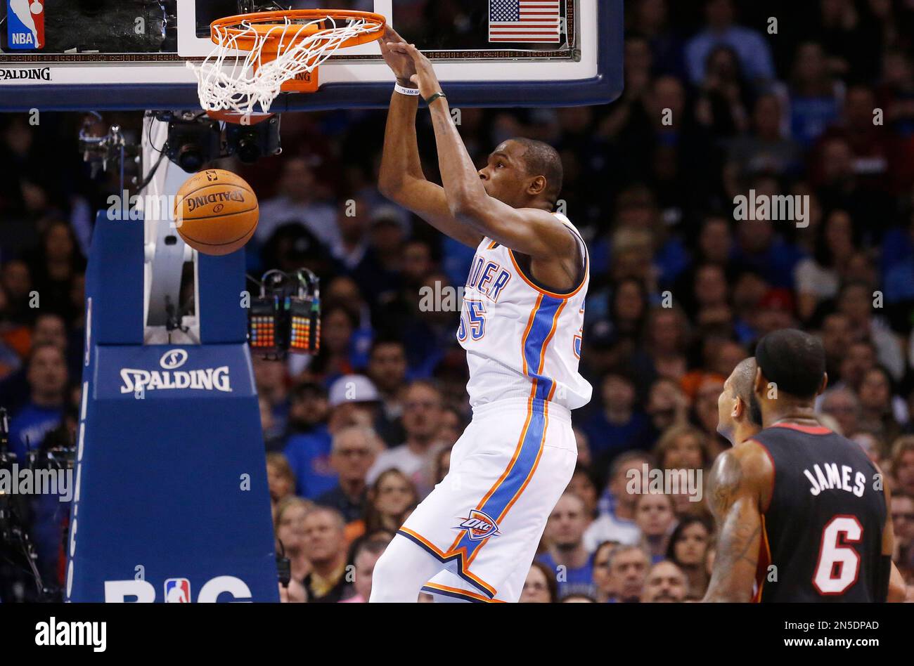 Oklahoma City Thunder forward Kevin Durant dunks in front of Miami Heat ...