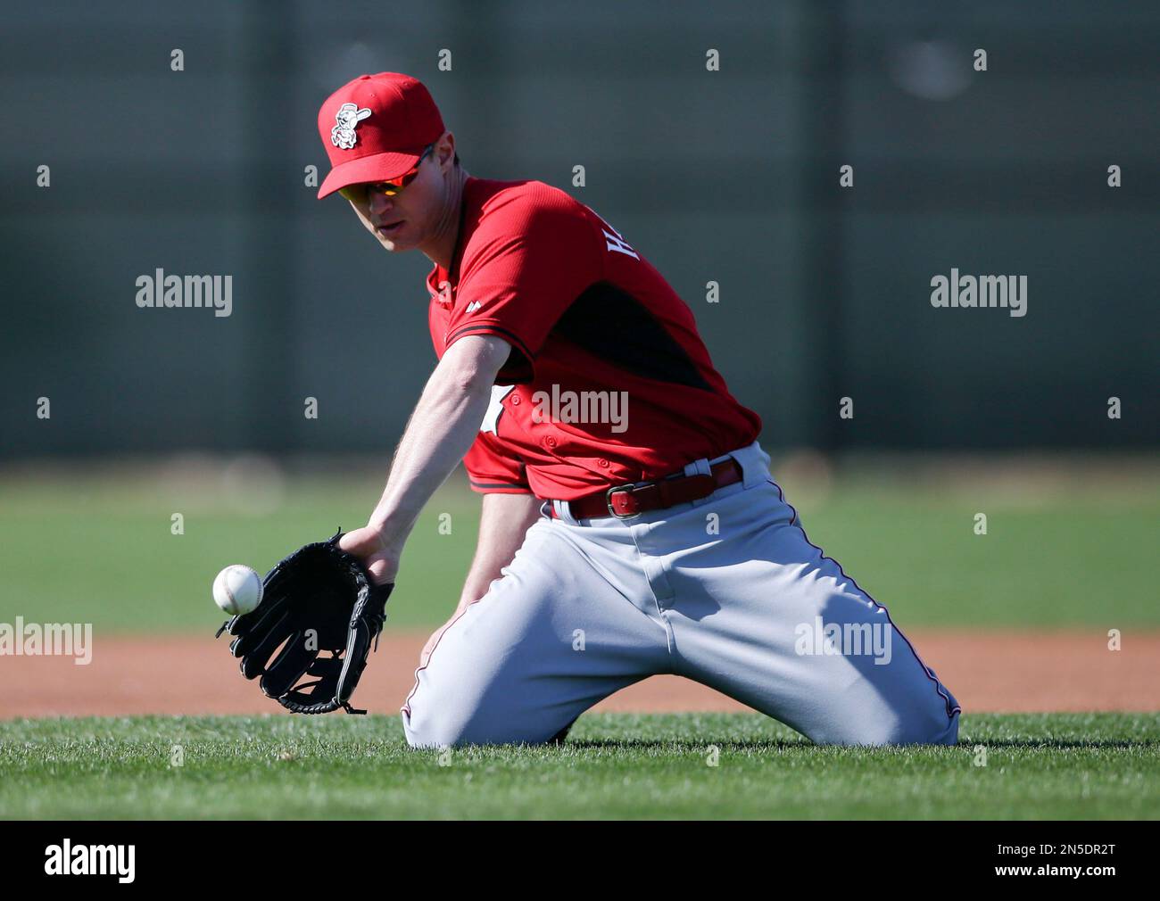 Cincinnati Reds third baseman Jack Hannahan reaches for a ground ball ...