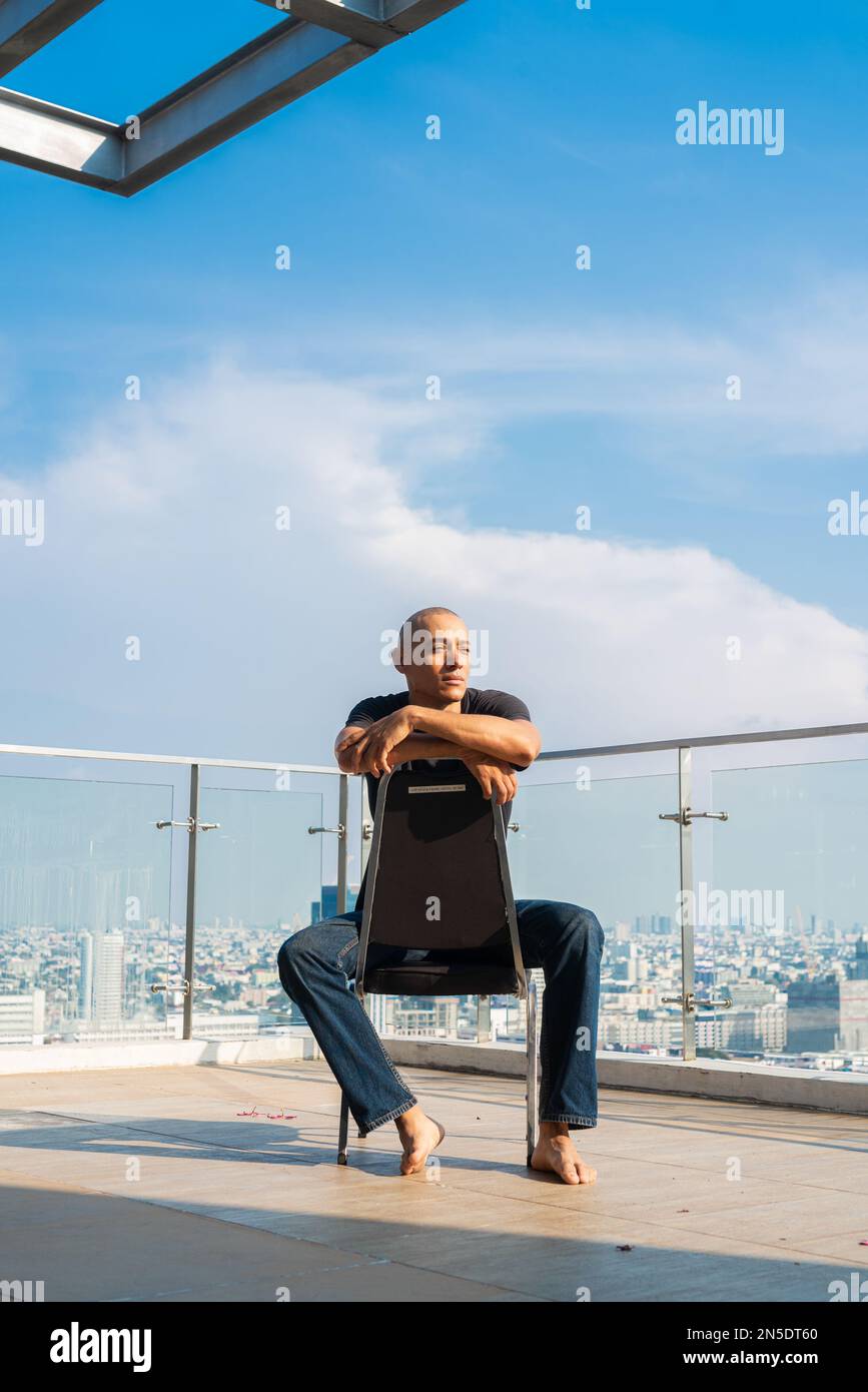 Plain background man hi-res stock photography and images - Alamy